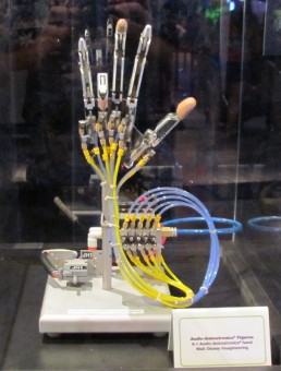[Video] Animatronic Hand | The Disney Blog